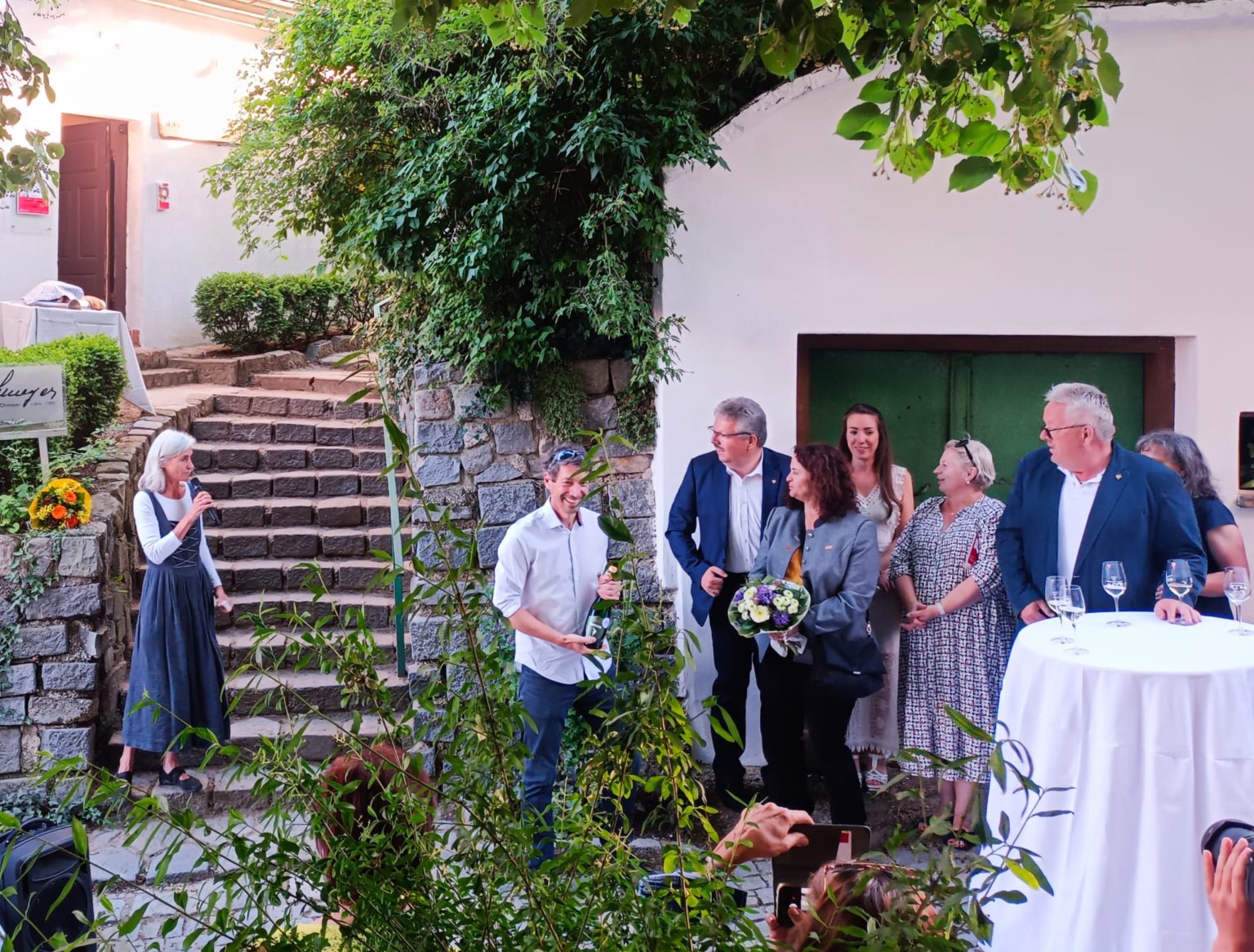 Es ist eröffnet! – Heidi Strobl